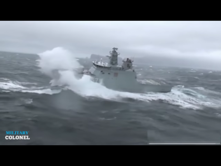 Amazing military helicopter landings on ship deck in rough seas - Crew ...