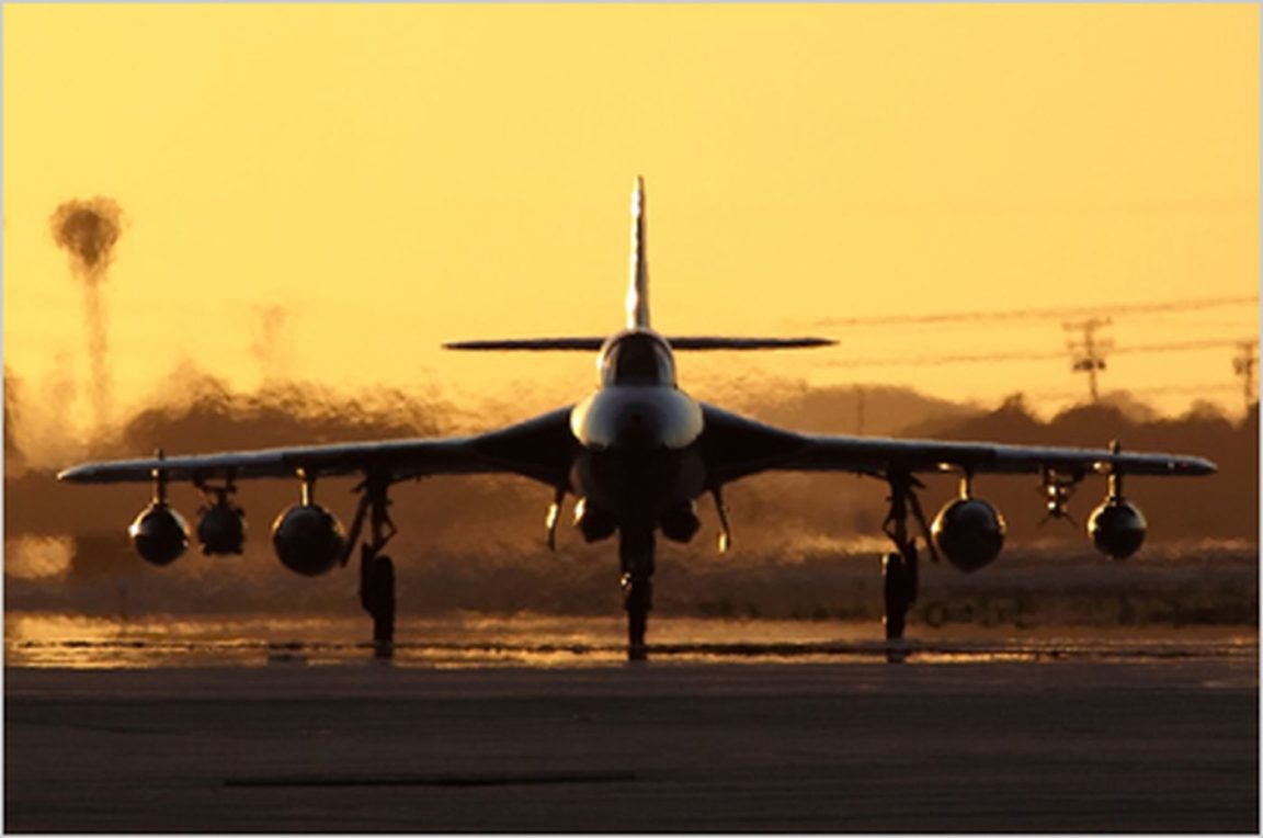 An ATAC Civilian Hawker Hunter Crashes Off Honolulu; Pilot Injured ...