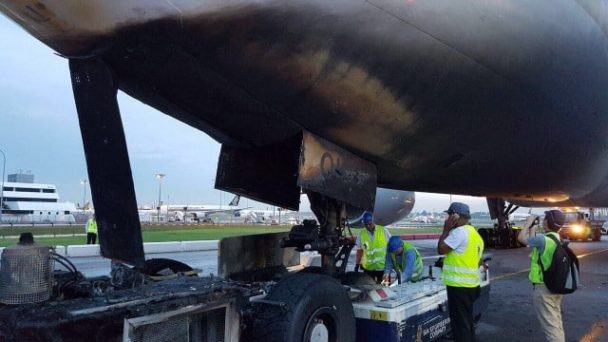 Singapore Airlines; A Boeing 777 catches fire while tow trucks towing ...
