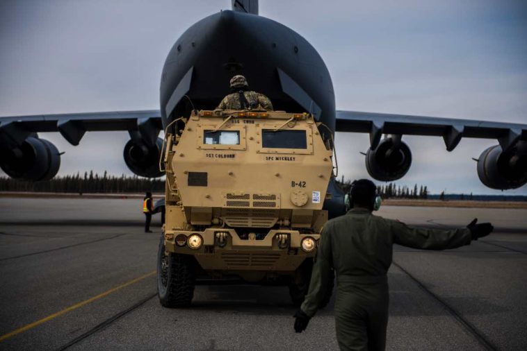 Comparison of C-17 VS C-130: The Two Large Cargo Aircraft - Crew Daily