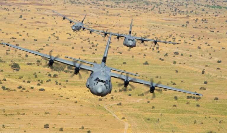 Comparison of C-17 VS C-130: The Two Large Cargo Aircraft - Crew Daily