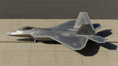 Comparison of F-35 Lightning II VS F-22 Raptor - Crew Daily