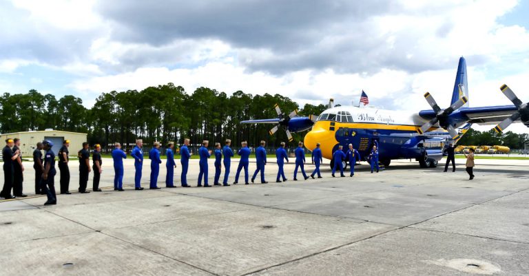 Amazing facts about the C-130 Hercules of The Blue Angels’ aka Fat ...