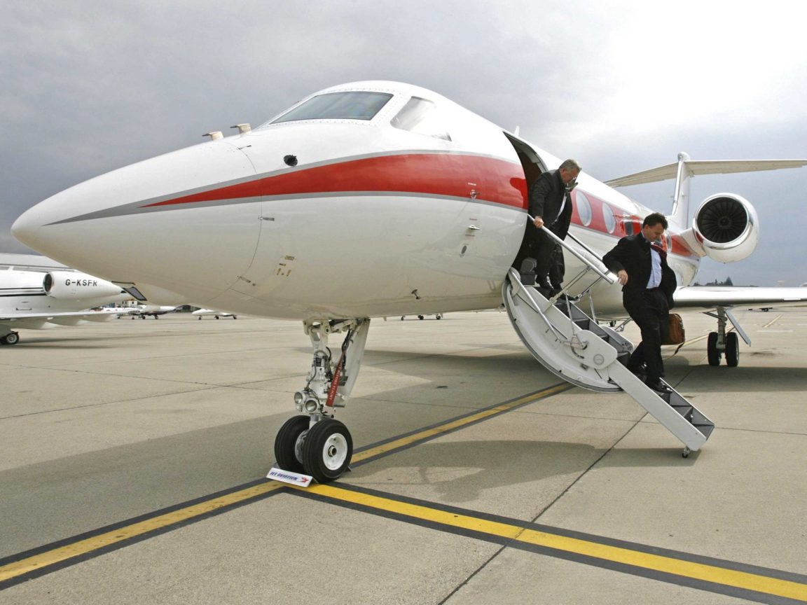 Famous tech billionaires who fly in private jets around the world ...