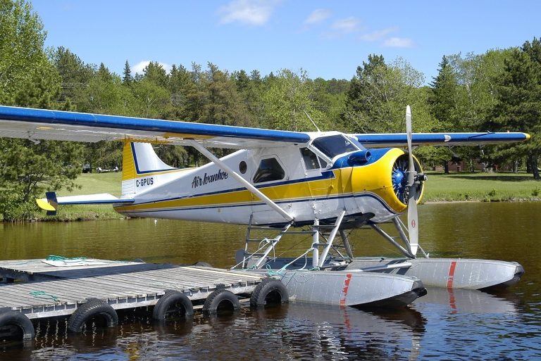 de Havilland Canada DHC-2 Beaver: Civilian STOL (Short Take-Off landing ...