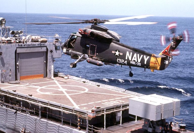 Kaman SH-2 Seasprite: The Antisubmarine Warfare (ASW) Helicopter - Crew ...