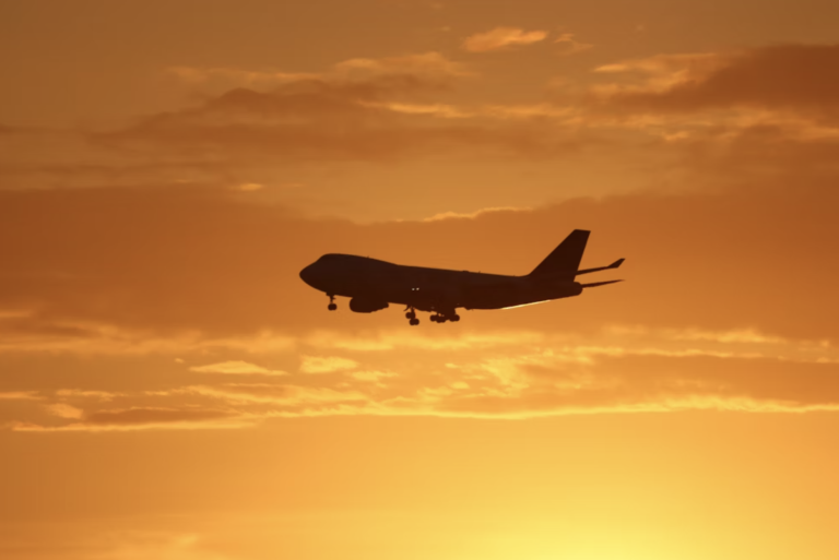 The Iconic Boeing 747: A Look at Its History and Evolution : The ...